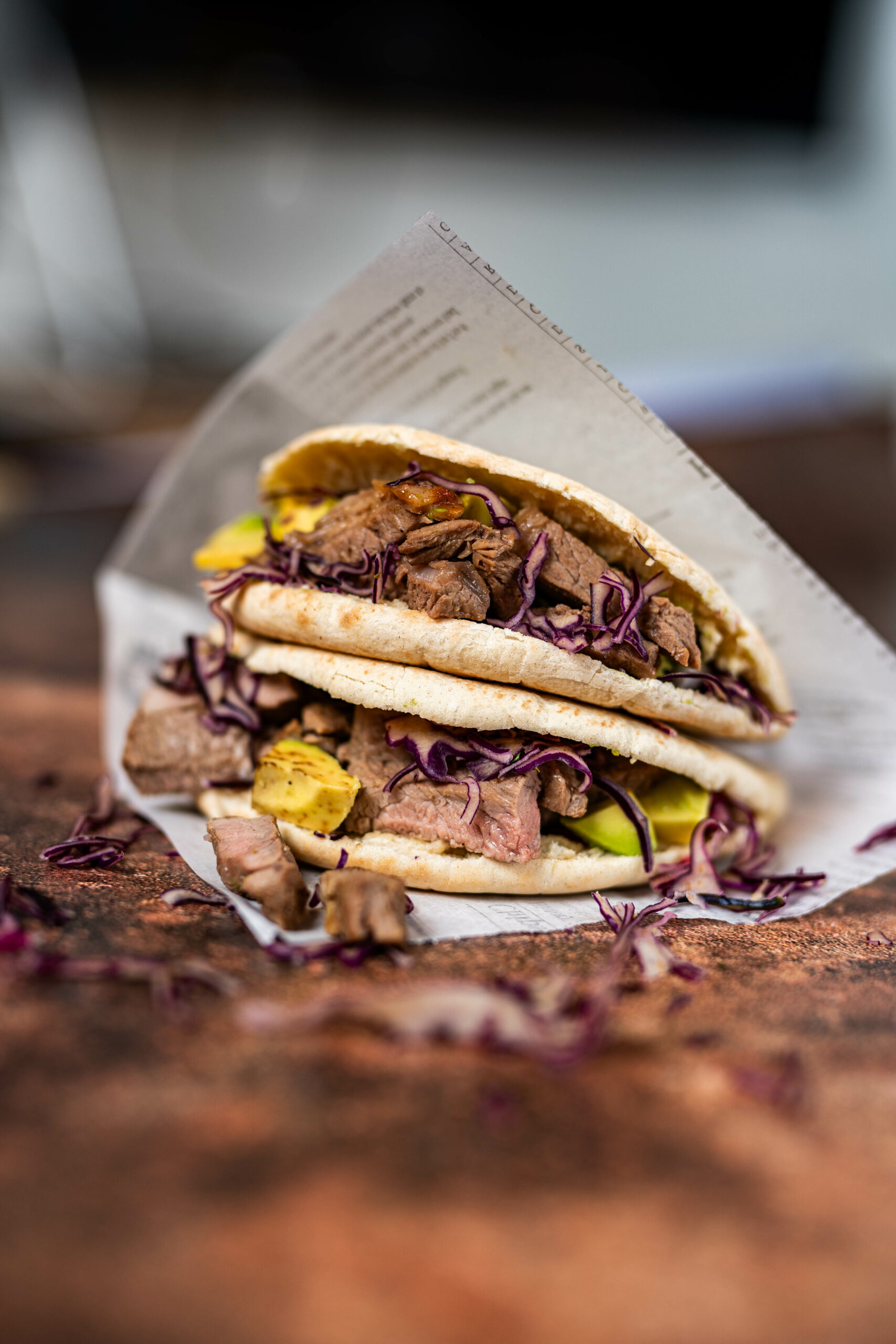 Pita agneau, choux rouge, avocat • Viandes de Normandie